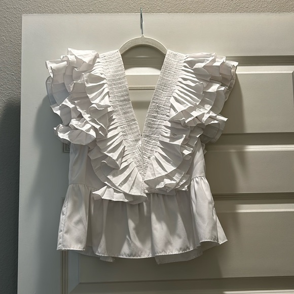 Zara | Tops | Zara White Ruffle Top | Poshmark